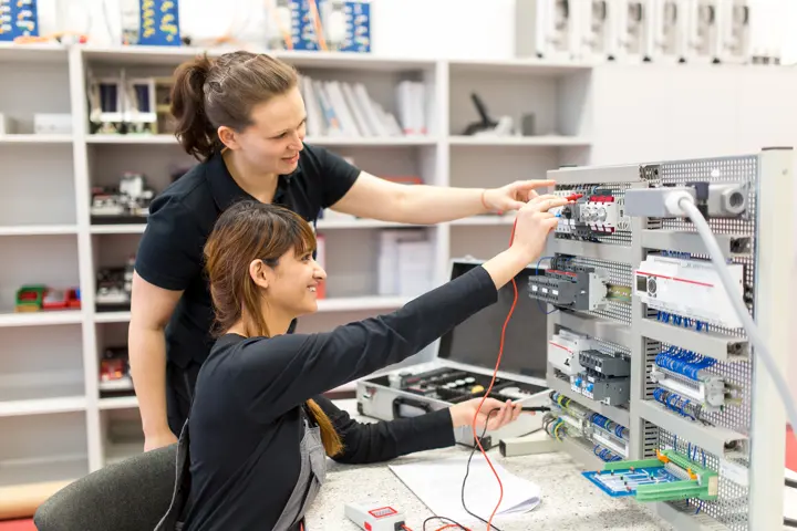 Zukunftsindustrie ME > M+E erleben > Stellen & mehr > Unternehmen
